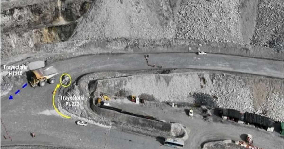 Áncash: camión de Antamina invadió carril y chocó vehículo con cinco ...