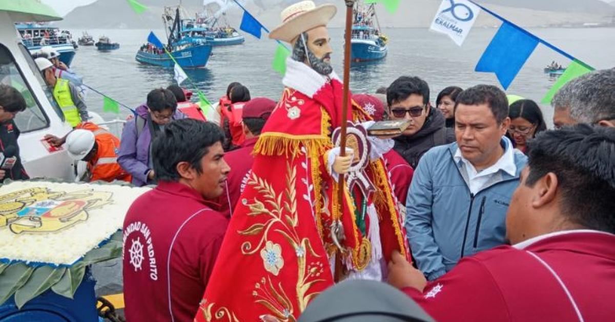 SAN PEDRITO VIVE | Santo patrón de los pescadores hizo su recorrido en ...